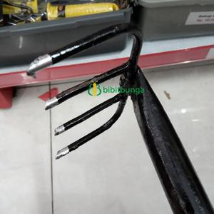 Jual Garu Mini Besi Garpu Garukan Tanah Taman Kebun Alat Berkebun ...