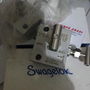 Jual manifold valve 2 way SS-V2BF8-G 1/2 fnpt ss316 swagelok Best ...