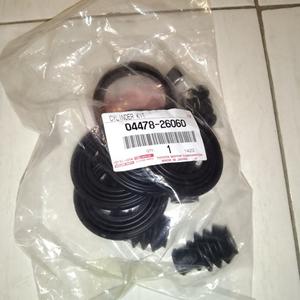 Jual karet seal Kaliper kit rem depan Toyota Hiace Premio 04478-26060 ...