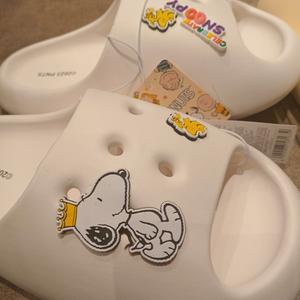 Jual MINISO - Snoopy Celebrate Collection Hollow Slipper - Sandal ...