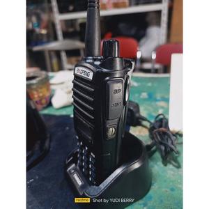 Jual (AI)HT BAOFENG UV82 BENTUK MACHO LEBIH BESAR HT FAVORIT BREKER FREKUENSI DUAL BAND UHF DAN ...