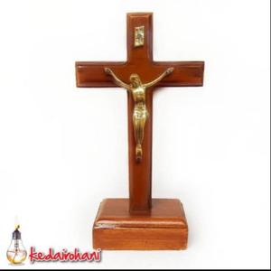 Jual salib duduk altar meja doa ibadah kayu patung corpus yesus inri ...