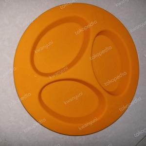 Jual Oogaa divided plate warna orange piring mpasi preloved no cacat ...