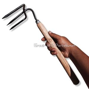 Jual cangkrang besi gagang kayu garukan sampah mini mata tiga tkfgbq ...