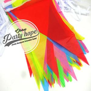 Jual BENDERA SEGITIGA KAIN / FLAG PARTY / BENDERA SEGITIGA WARNA-WARNI ...