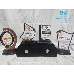 Jual Hadiah Kado Unik Murah Plakat Kayu / Piagam Kayu / Plakat Vandel ...