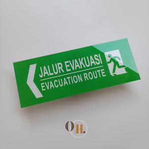 Jual Akrilik Jalur Evakuasi Kiri / Kanan - Signage K3 - Akrilik K3 ...