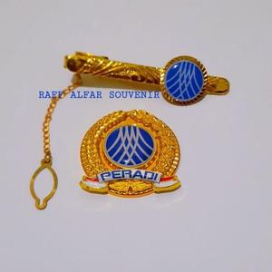 Jual PIN PERADI DAN JEPITAN DASI PERADI LOGO BARU / PIN PERADI LOGO ...