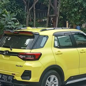 Jual paket rear spoiler dan roof ornamen rocky raize - Kota Surabaya ...