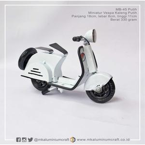 Jual Miniatur Sepeda Motor Vespa Jadul Bahan Logam Kaleng warna Putih ...