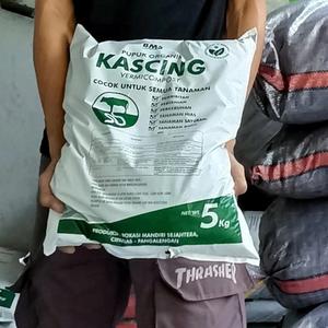 Jual pupuk organik kascing karungan 5 kg, pupuk murni (bekas cacing ...
