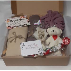 Jual Gift Box Hijab/ Hampers Box Gift Kado wisuda nikahan ulang tahun ...