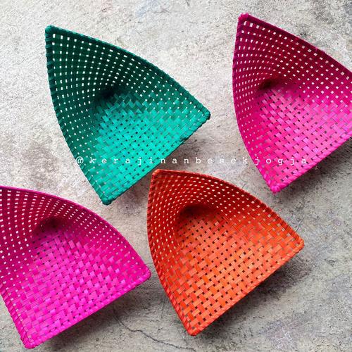 Jual PINCUK KAKI WARNA / pincuk bambu piring cantik piring anyam pincuk ...