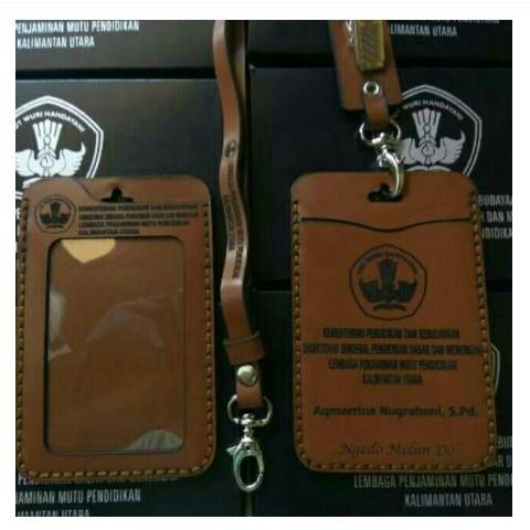 Jual Name Tag Costum Nama Logo Perusahaan Name Tag Kulit Custom Id Card ...