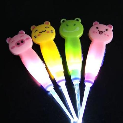 Jual Earpick Cartoon Korek Kuping Telinga Karakter Lampu LED Cute ...