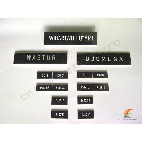 Jual Nama Dada | Name Tag | Papan Nama - CNC Grafir Peniti - Jakarta ...