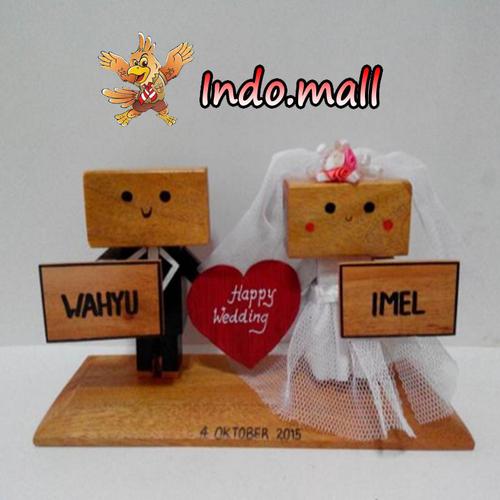 Jual Boneka Kayu Danbo Wedding Kado Pernikahan Souvenir Couple Romantis ...