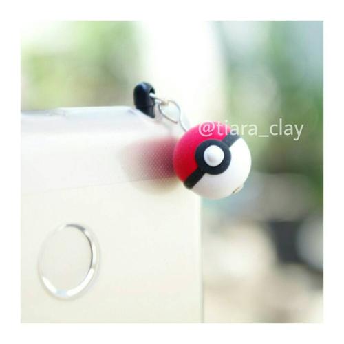 Jual Pluggy Pokemon Pokeball clay dust plug in handmade custom - Kota ...
