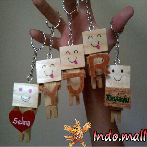 Jual Gantungan Kunci Danbo Kayu Kado Valentine Romantis Couple Unik ...