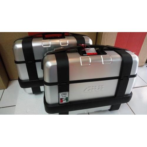 Jual BOX MOTOR GIVI TREKKER 33 SIDE BOX(TRK33A) BLACK ITALY-DBM - Kota Bekasi - DBM AUTO GALLERY ...