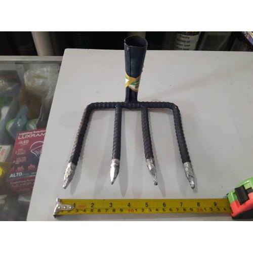 Jual Garpu tanah. Garuk tanah. garuk sampah. besi ulir - Kota Surabaya ...