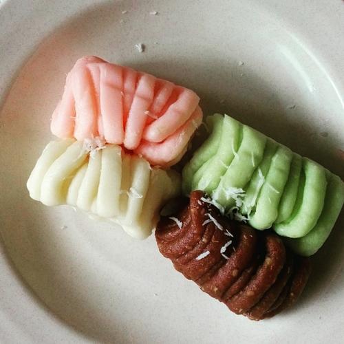 Jual Getuk / kue tradisional tabur kelapa dari singkong - Kota Surabaya ...