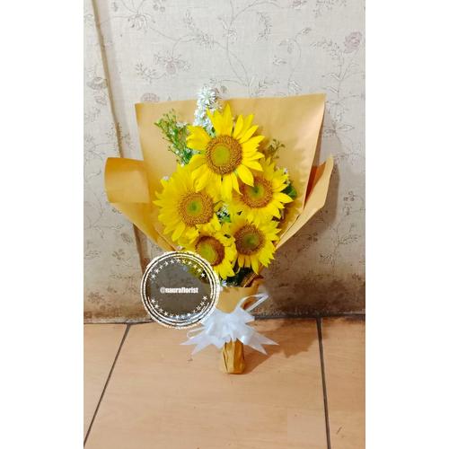 Jual Kado bunga /kado wisuda/bunga tangan/hand buket bunga matahari ...