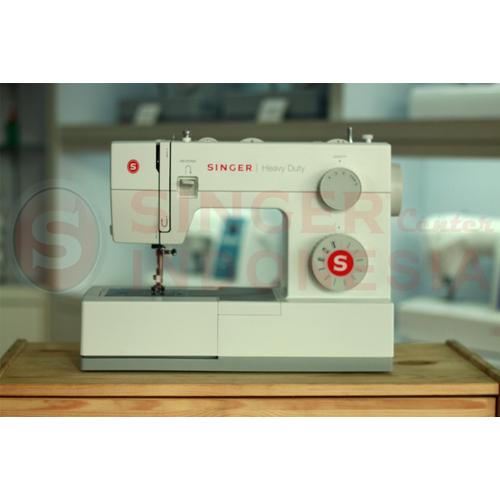 Jual PROMO!! Mesin Jahit Portable SINGER 5511 Scholastic Heavy Duty ...