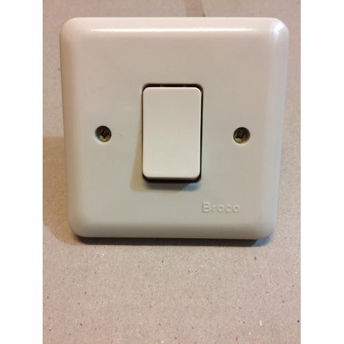 Jual saklar engkel broco / inbow / saklar single new gee broco / 6621 U ...