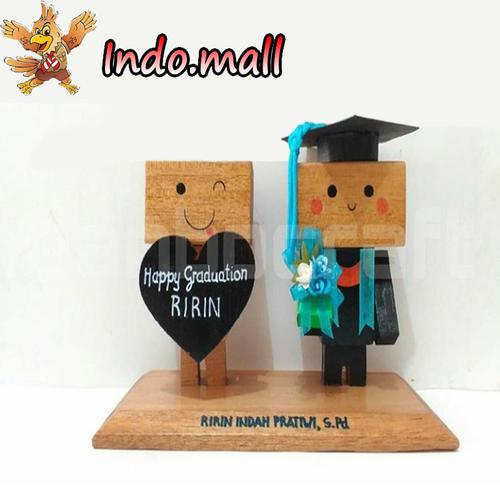 Jual Boneka Kayu Danbo Wisuda Graduation Kado Romantis Couple Unik Lucu ...