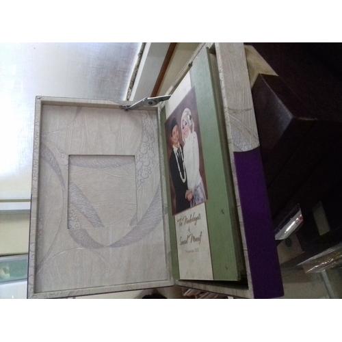 Jual Cetak Album Box Eksklusive isi 2 ukuran 20 ×30 ,22 halaman - Kota ...