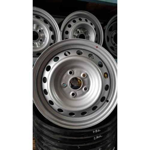 Jual Velg Toyota Hilux "15" merek. Avantech Silver Metallic - Kota ...