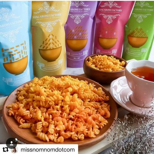 Jual macaroni factory makaroni spiral premium no msg - Spicy - Kota ...