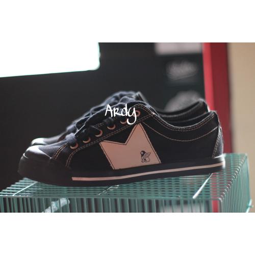 Jual Macbeth Eliot Classic Black/Cement - Hitam, 35 - Kota Surabaya ...