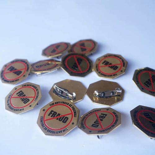 Jual Pin Akrilik logam etsa enamel custom yogyakarta - Kab. Bantul - Je ...