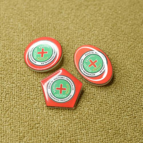 Jual Pin akrilik resin bentuk custom plus peniti - Kab. Trenggalek - HG ...