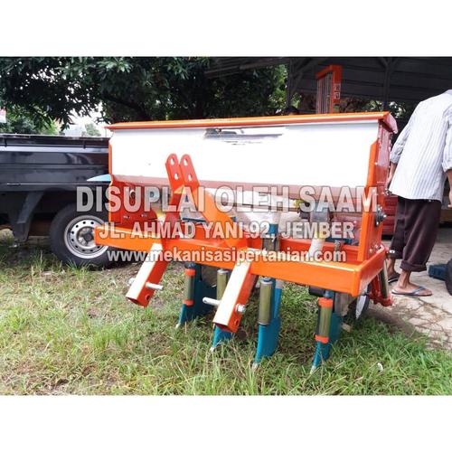 Jual Alat Mesin Tanam Jagung ditarik Traktor Roda Empat - Kab. Jember ...