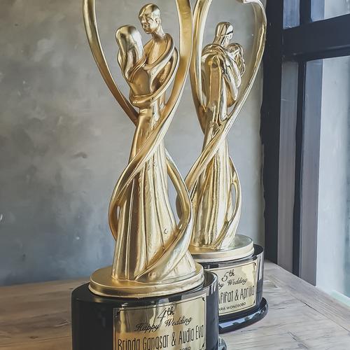Contoh Trophy Wedding The Trophy Wife Aesthetic 🏆 | Gallery