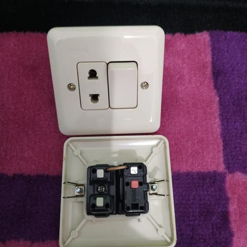 Jual BROCO NEW GEE Universal Socket Outlet And Single Switch / Engkel ...