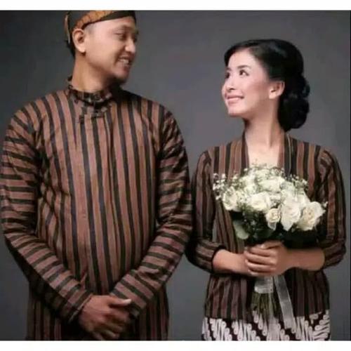 Jual Couple Surjan+Kebaya Lurik Jogja Solo/Baju Adat Jawa Modern Couple - BAJU PRIA SAJA, S ...