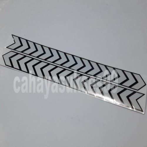 Jual Stiker Mobil Putih List Hitam Sticker Bumper Mobil SAFETY SIGN ...