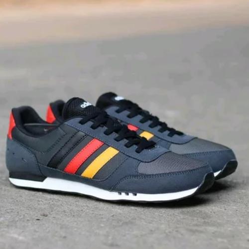 Jual Sepatu Adidas Neo city racer pria original bnwb - greey, 40 ...