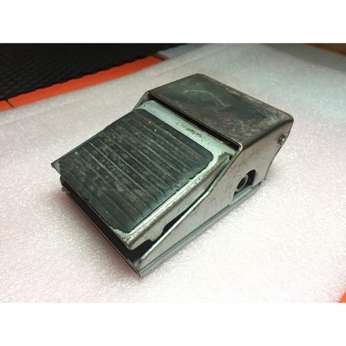 Jual Pneumatic Foot Pedal Switch - Kota Batam - Toko Listrik Batam ...