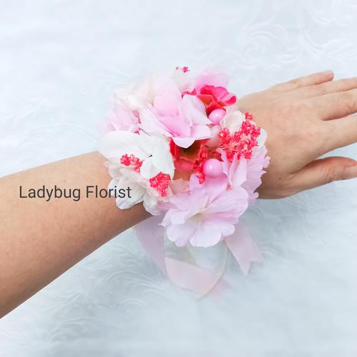 Jual bunga gelang sakura / bunga pink tangan / wristband flower corsage ...