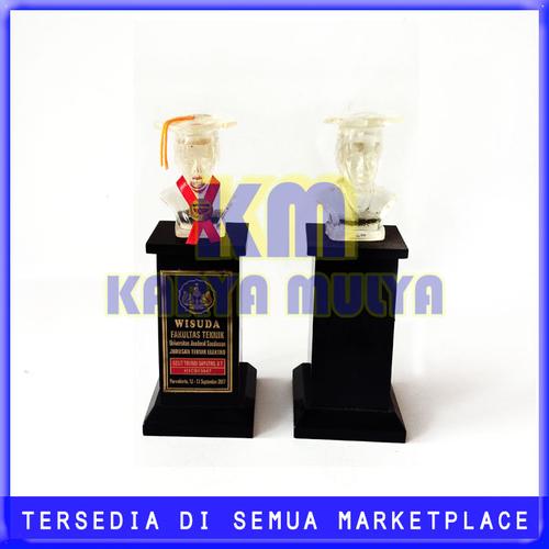 Jual Plakat Patung Wisuda - Hadiah Wisuda Patung Wisuda Cowok Murah ...