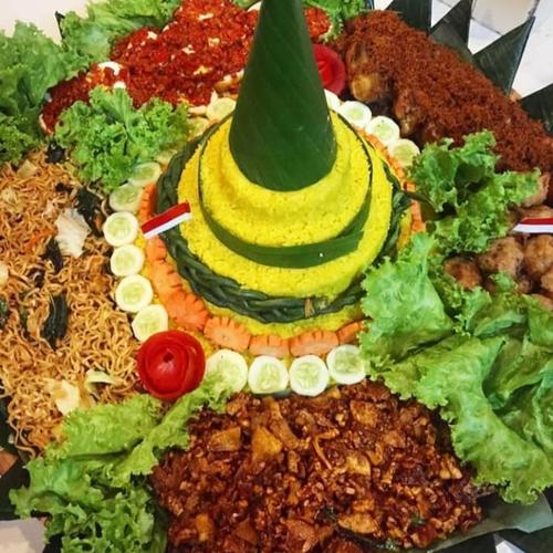 Jual nasi tumpeng gandaria ( bisa 20 - 25 orang) - Jakarta Selatan - widia's catering | Tokopedia