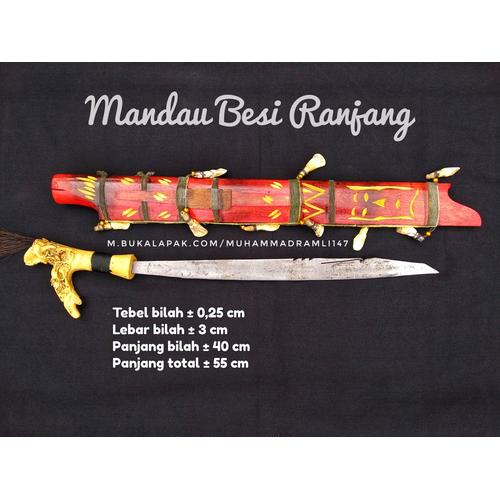 Jual Mandau Senjata Khas Adat Dayak Kalimantan. Mandau. Pedang ...
