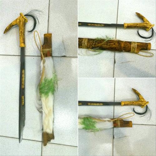 Jual Mandau Asli Khas Dayak / Pedang Suku Dayak Borneo - Kota ...