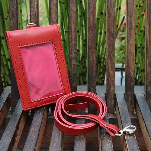 Jual ID Card Holder Kulit sapi asli name tag flip lipat warna Merah ...