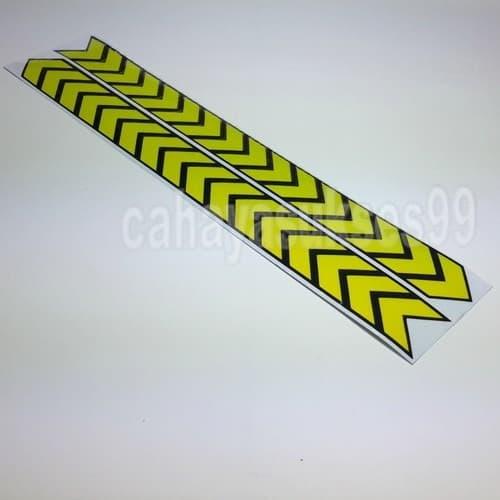 Jual Sticker Tanda Panah Kuning Muda List Hitam Sticker SAFETY SIGN ...